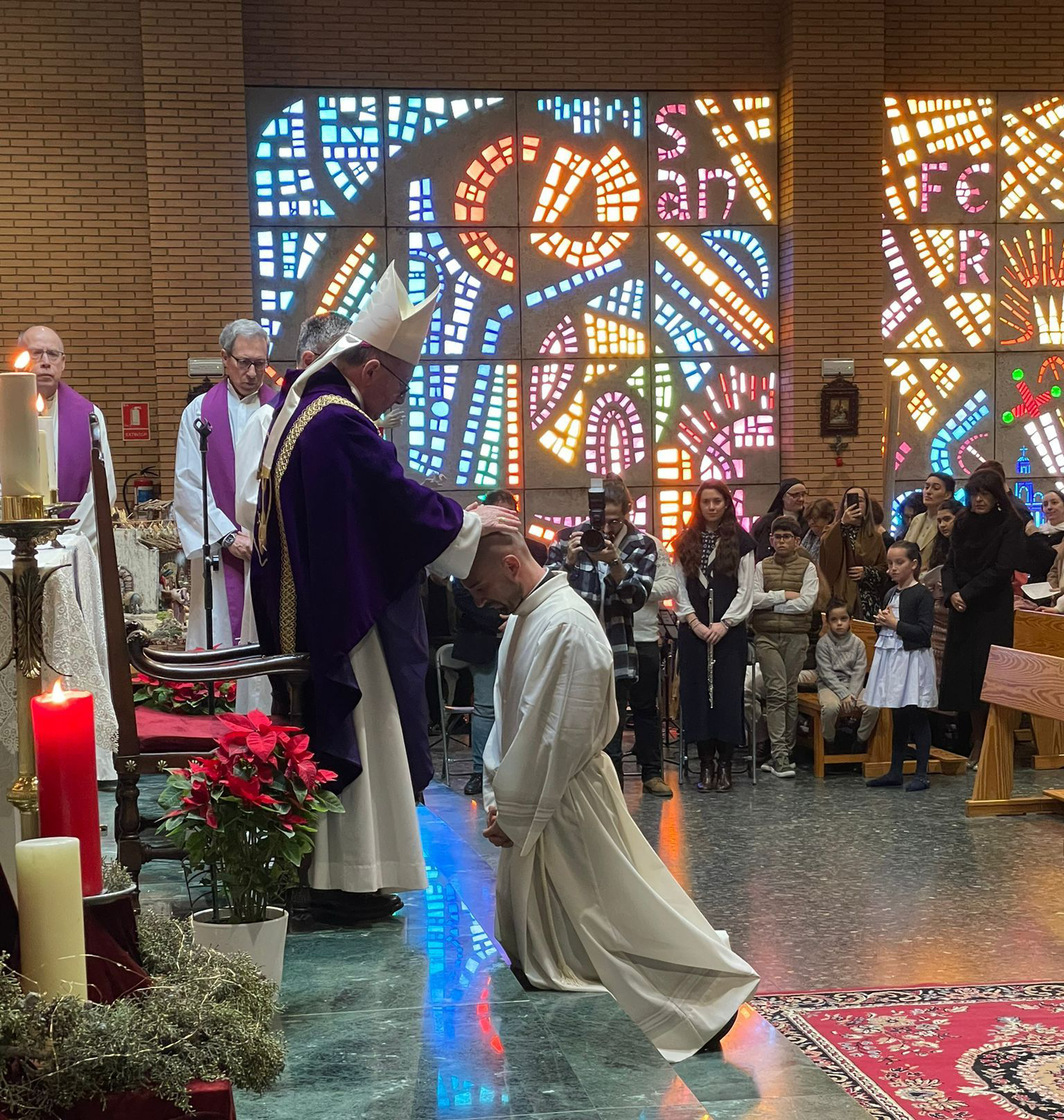 Monseñor José María Yanguas ordena diácono al seminarista Moisés de las ...